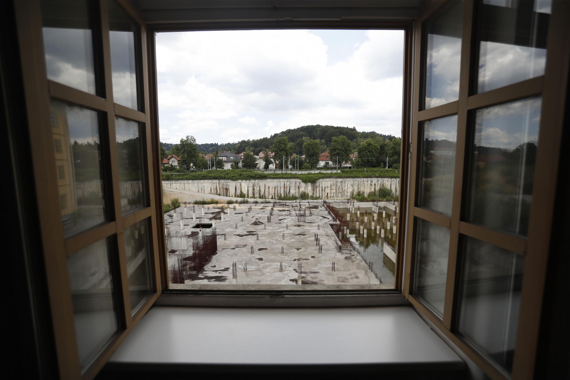 Se pod temnimi oblaki skriva KPL?