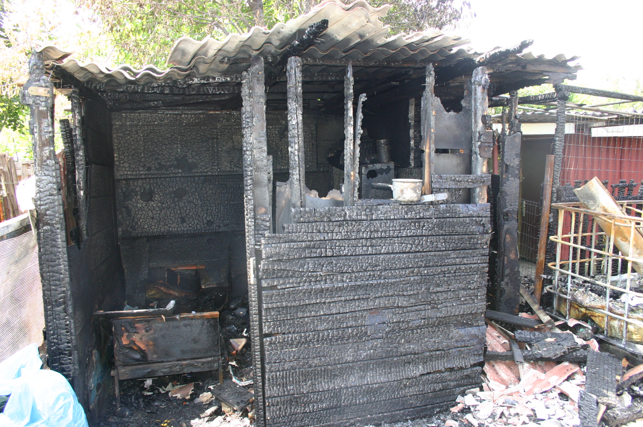 Zoglenelo moško truplo našli v vrtni lopi
