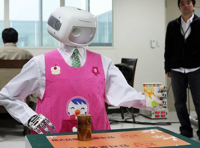 Robot, ki zna plesati in izražati čustva