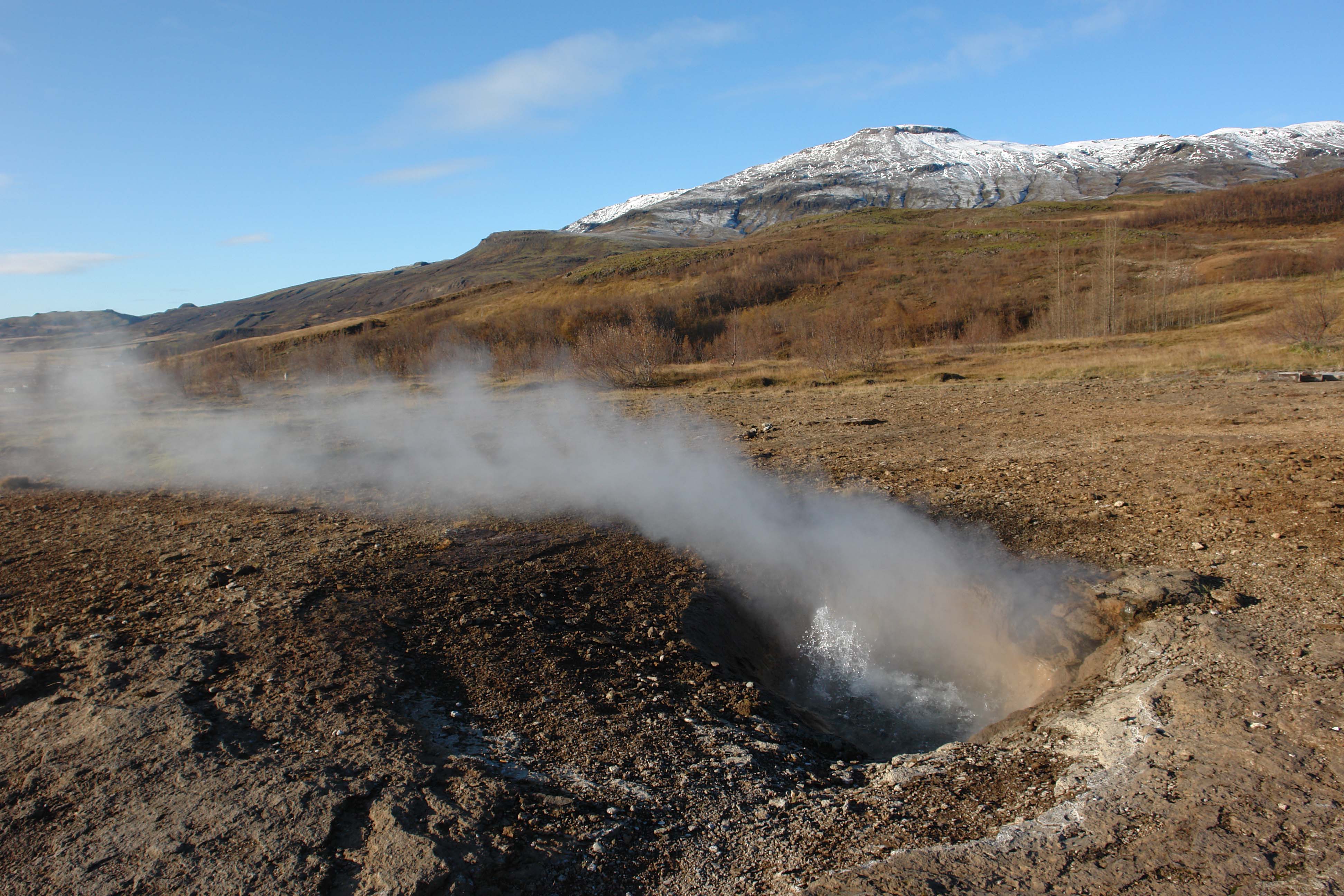 Na Islandiji bruha vulkan