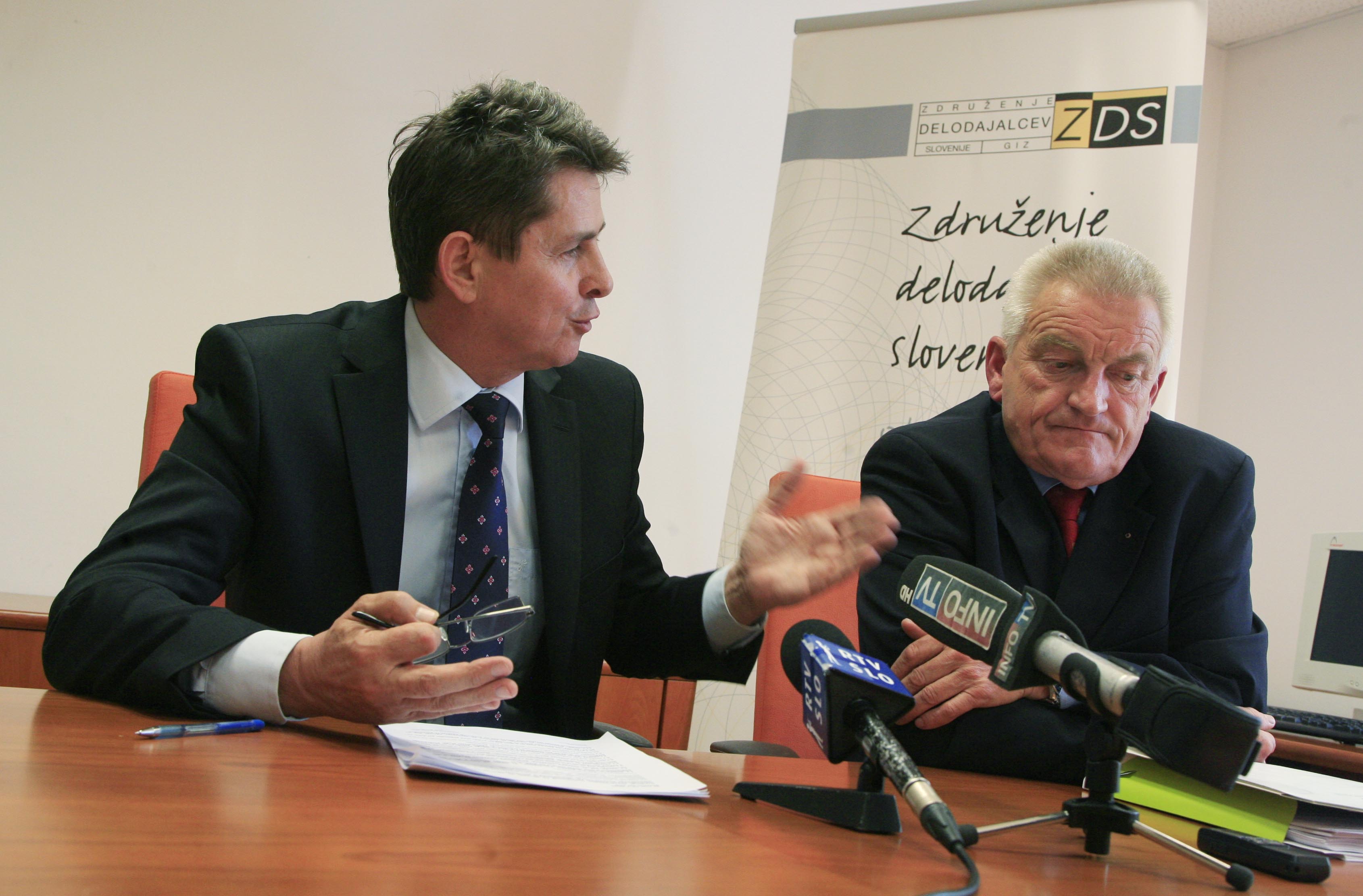 Kljub varčevanju primanjkljaj