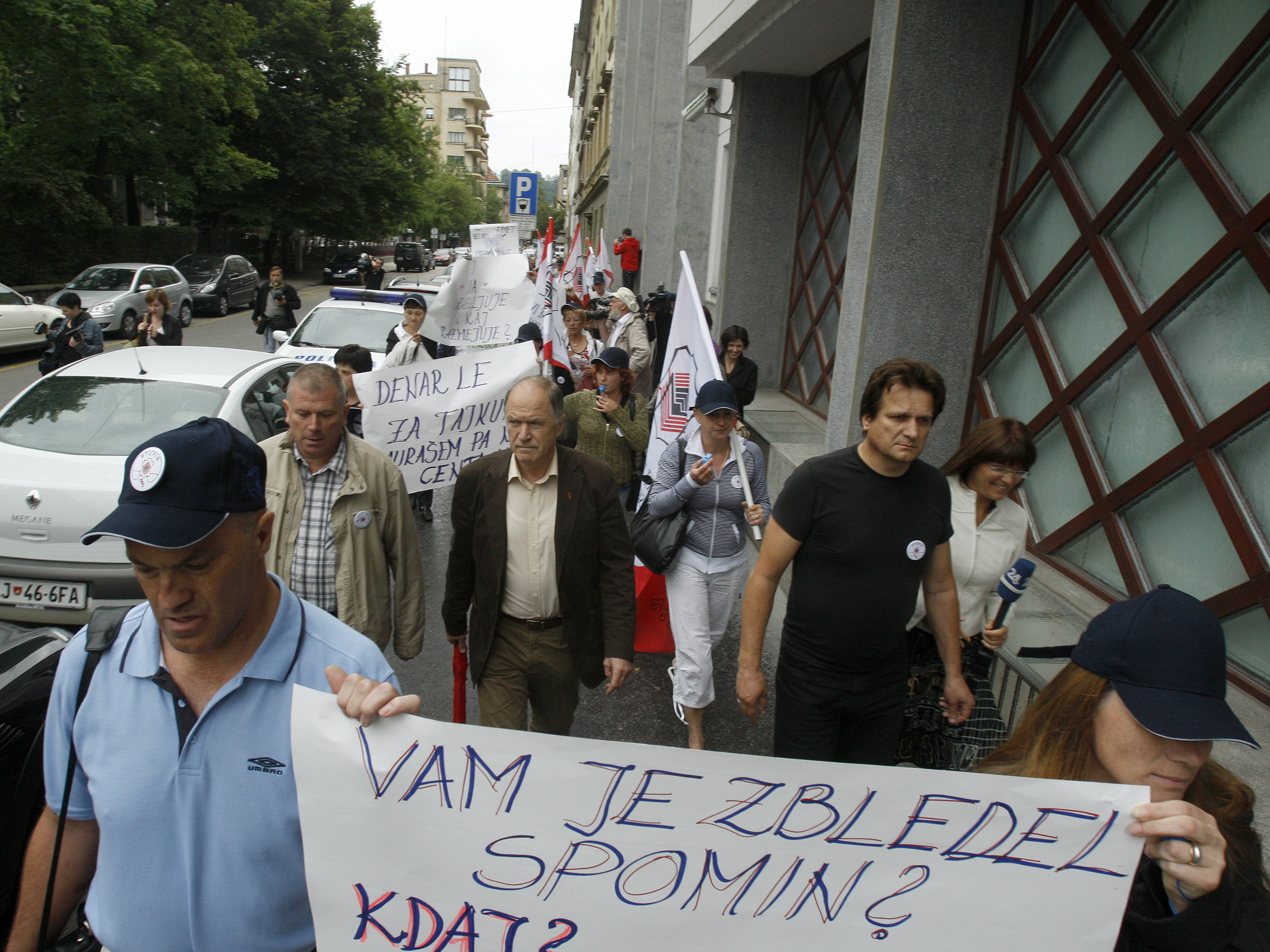 FOTO: Premier svari pred vzbujanjem lažnega upanja