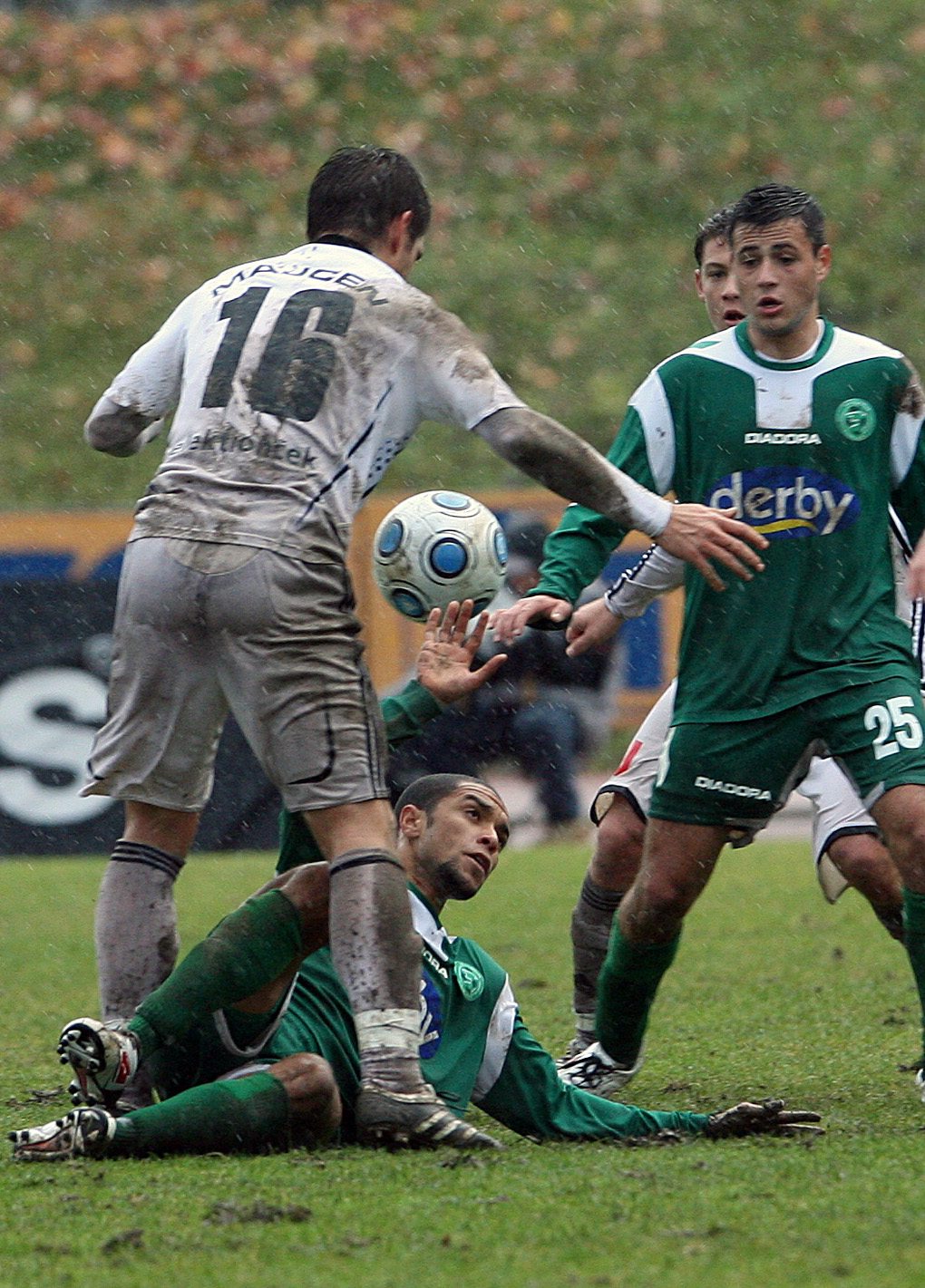 Luka Koper v zanesljivem vodstvu