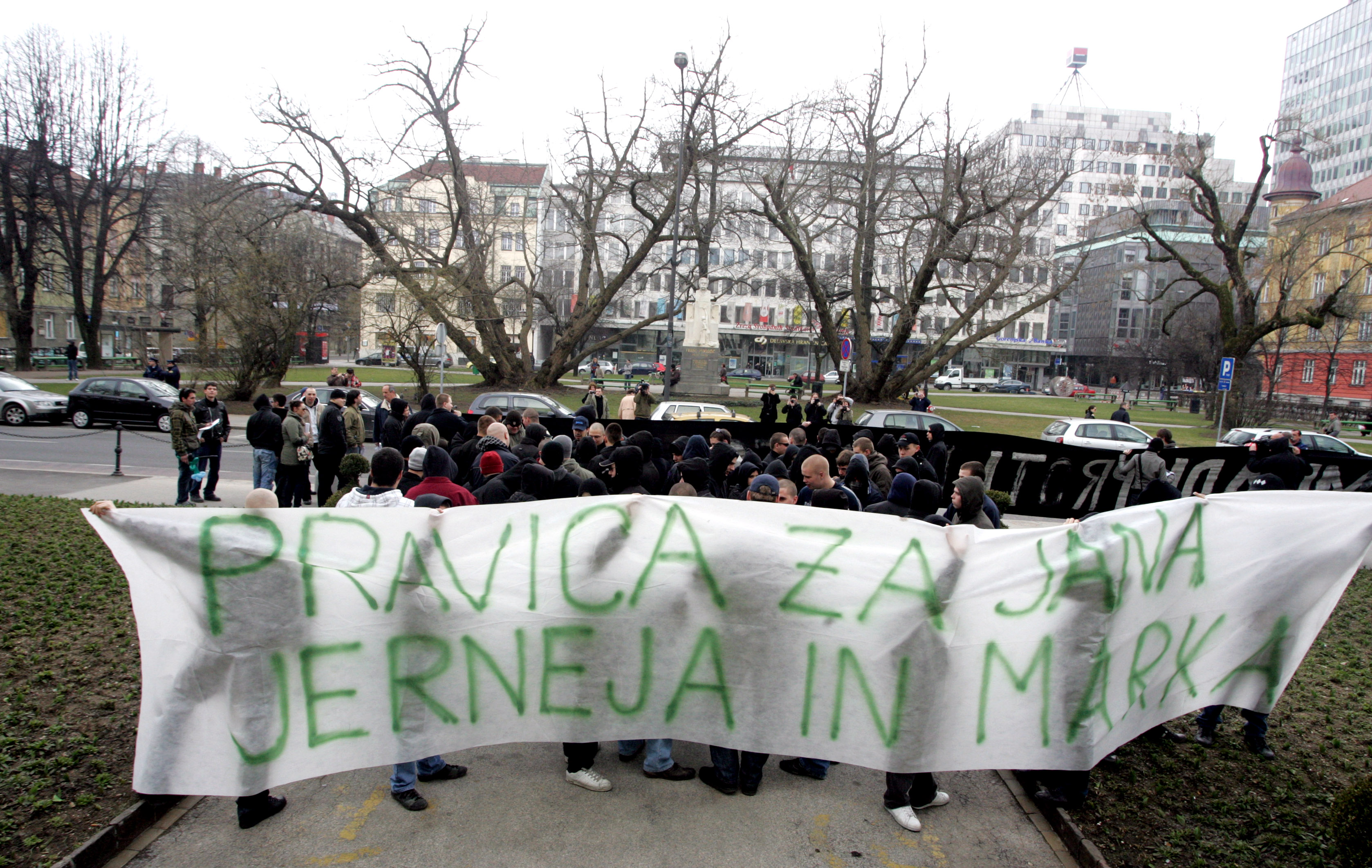 Shod »zakritih obrazov« minil mirno