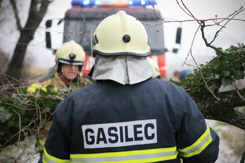 O odškodnini gasilcem znova sodišče