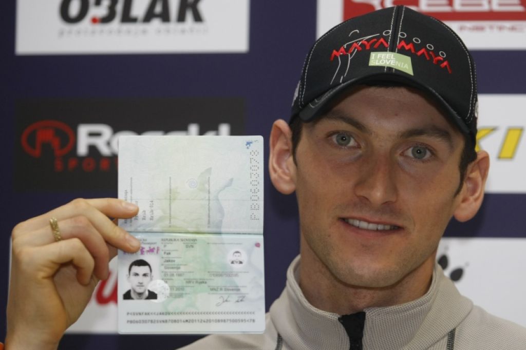 Faku vendarle slovenski potni list!