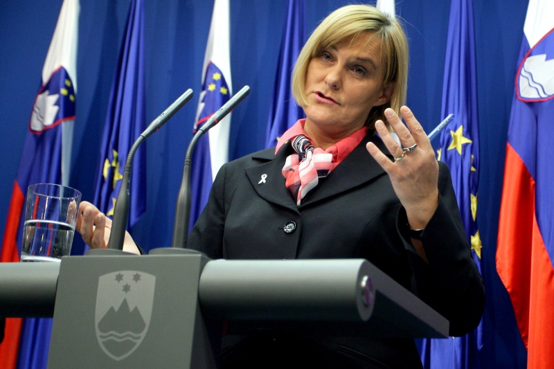 11 milijonov evrov vladne pomoči poplavljencem