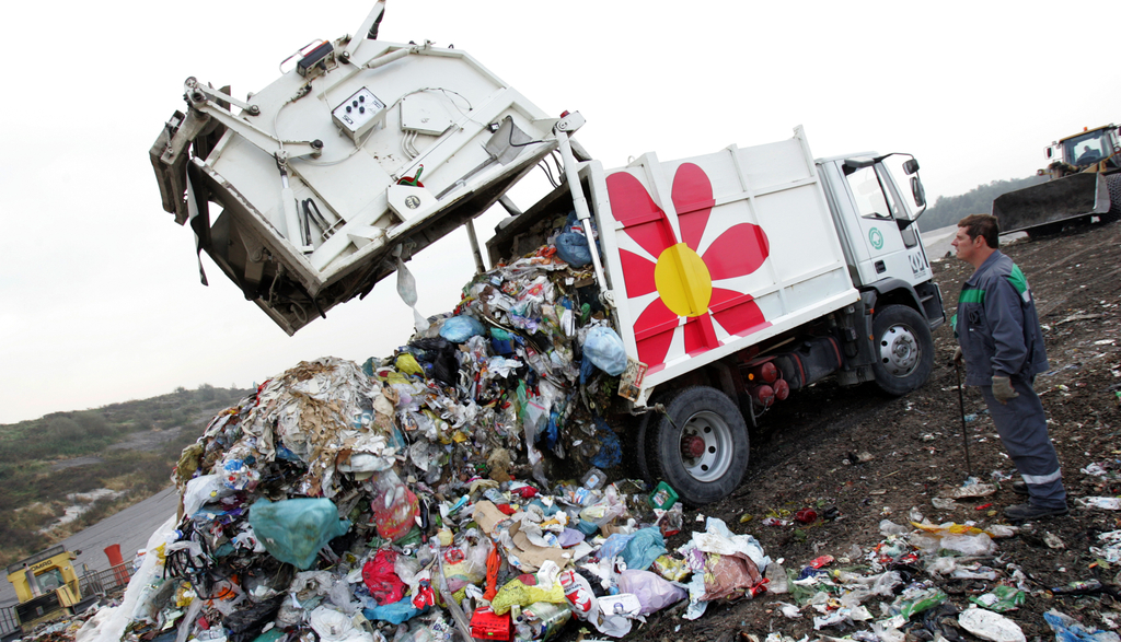 Nad upravljavce smetišč s kaznimi