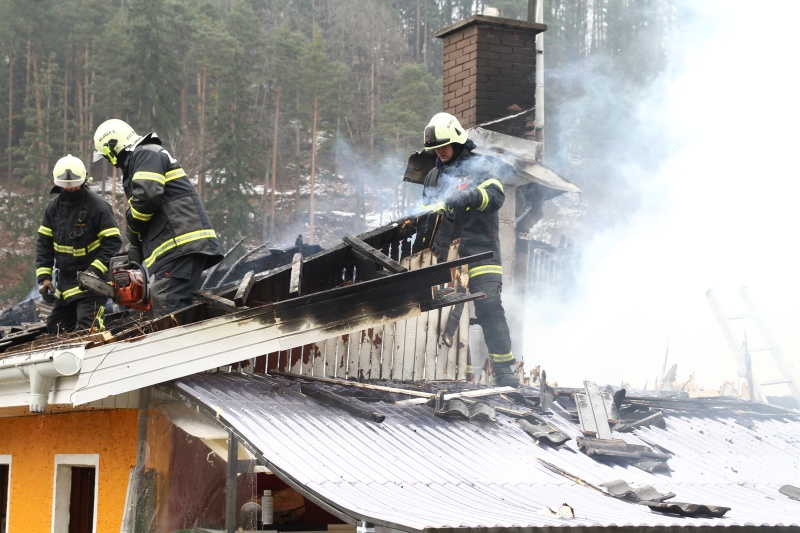 Gasilci rešili pohištvo in zdravila