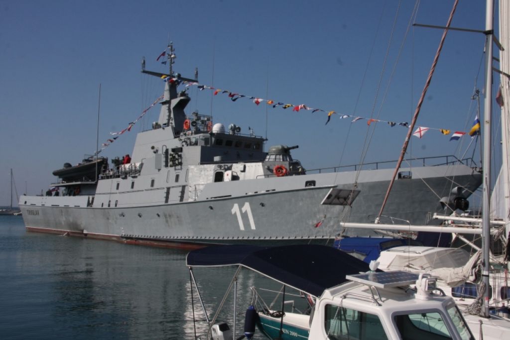 Bo Jelušičeva vojaško ladjo Triglav uporabila za humanitarne namene?