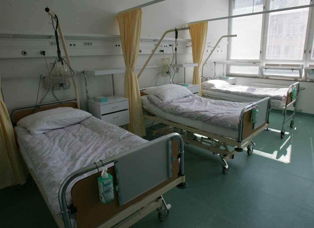 Bolnišnica Izola: proti vročini z od doma prinesenimi ventilatorji
