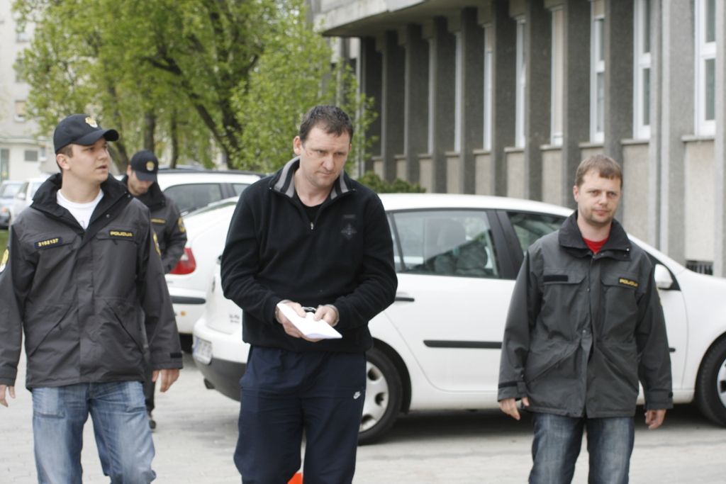 Preiskovalni sodnik poslal osumljena izsiljevalca v pripor