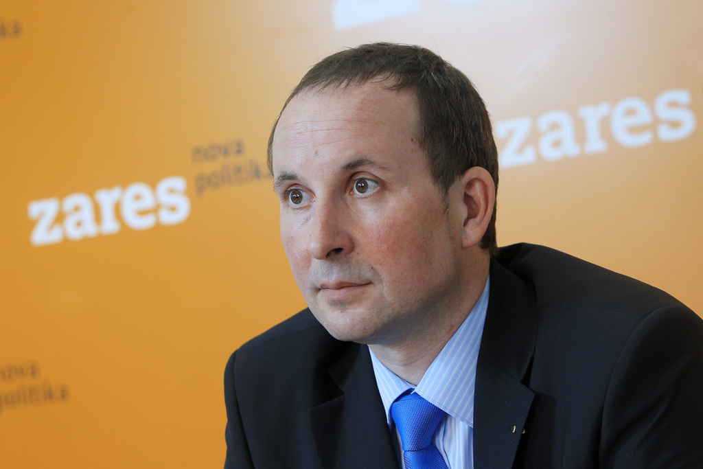 Slapnik za uvedbo nadzora nad delovanjem davčne uprave