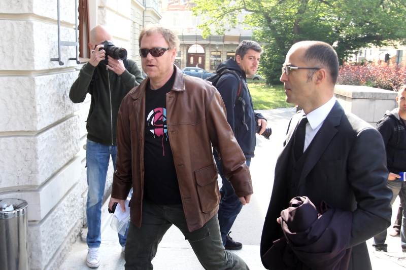 Obubožani Anej Sam s tožbo nad Hribarja