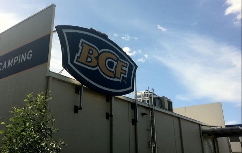 Padec s sedmega nadstropja ga je stal življenje