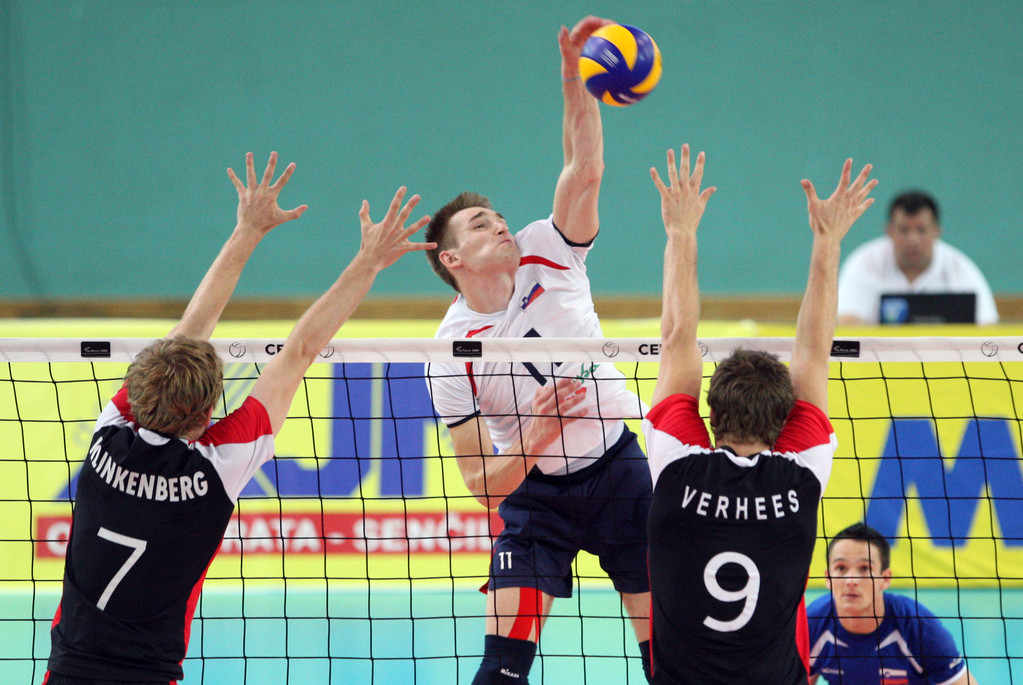 Težave slovenskih odbojkarjev s soparo in temo