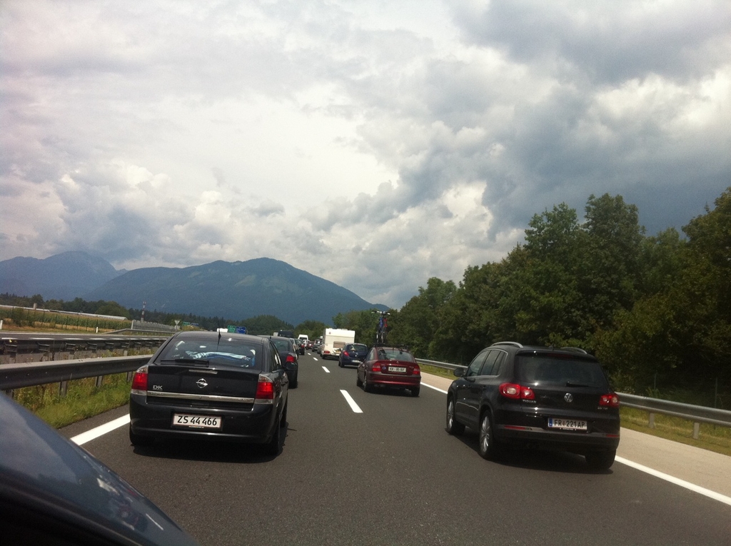 Razmere na cestah: zastoj na primorski avtocesti