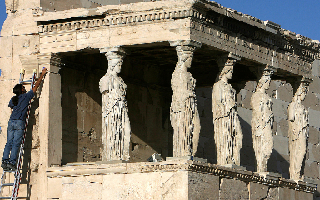 Zevs in Hera zaradi ogroženosti umaknjena z Akropole