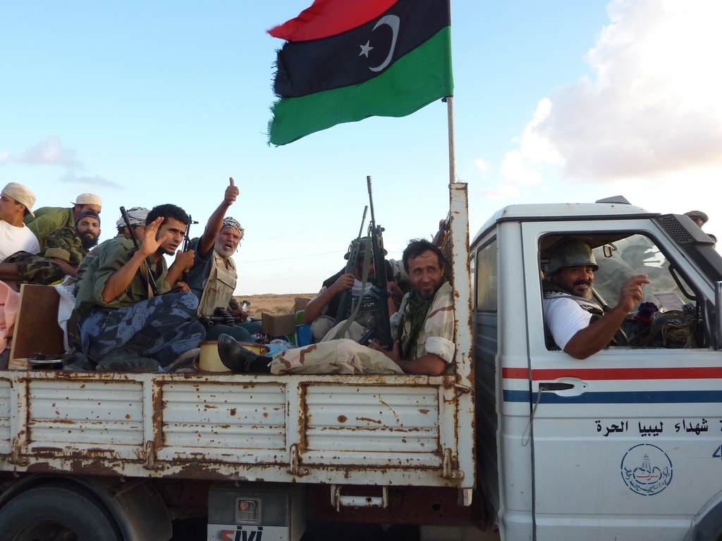 Gadafija iščejo posebne enote, zdaj tudi Interpol