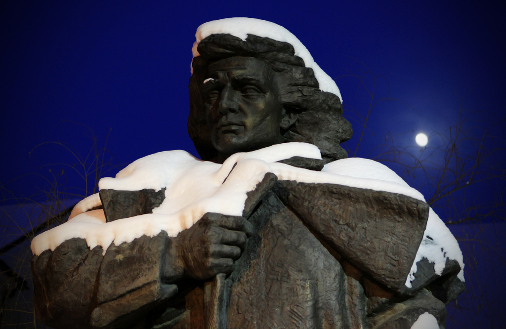 Pesem za mojim hrbtom