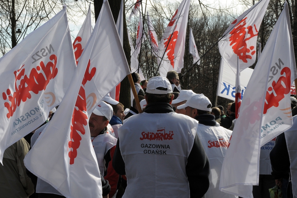 Poljaki množično proti dvigu upokojitvene starosti
