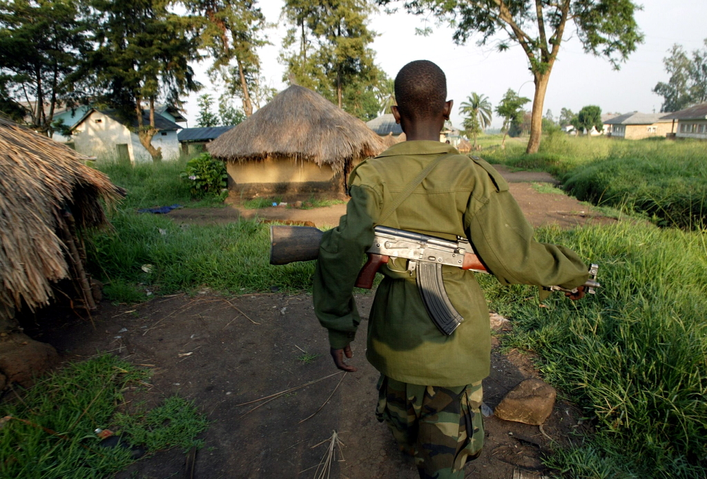 Otroci kot vojaške tarče, živi ščit in žive bombe