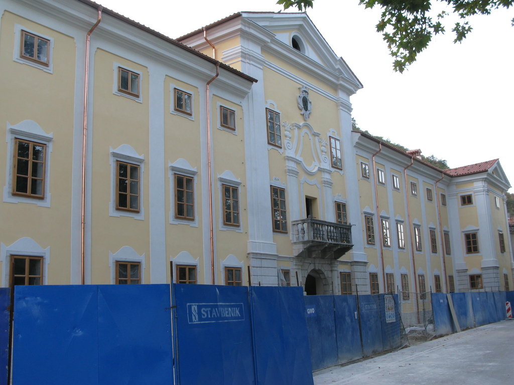 Nova oblačila dvorca Lanthieri
