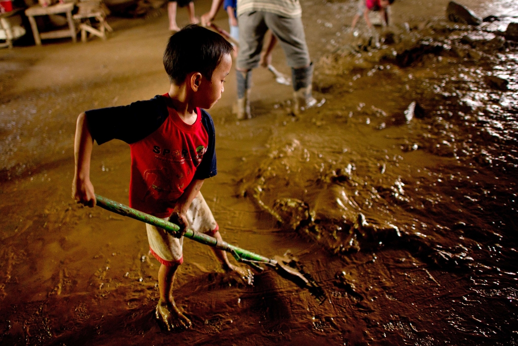 Še vedno poplavljenim Filipinom grozi novo neurje