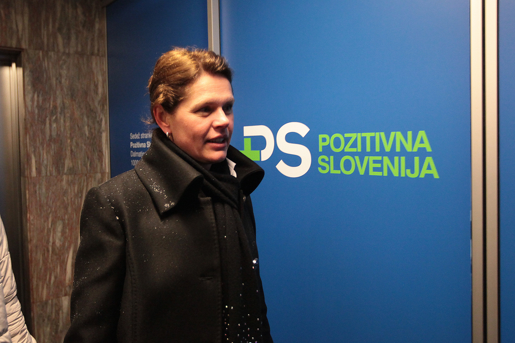 Bratuškova kandidatka za mandatarko, Janković podal odstopno izjavo brez datuma