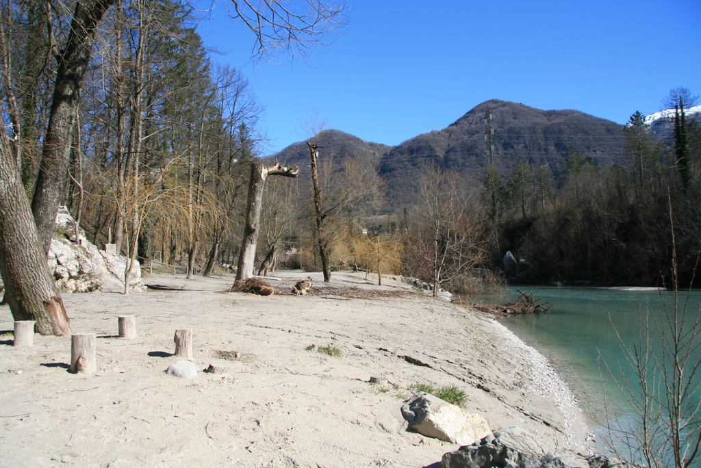 Sotočje Tolminke in Soče ostaja neurejeno