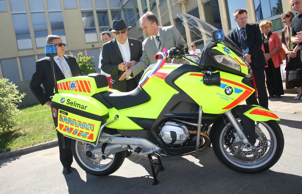 Reševalci dobili nov BMW-jev motocikel