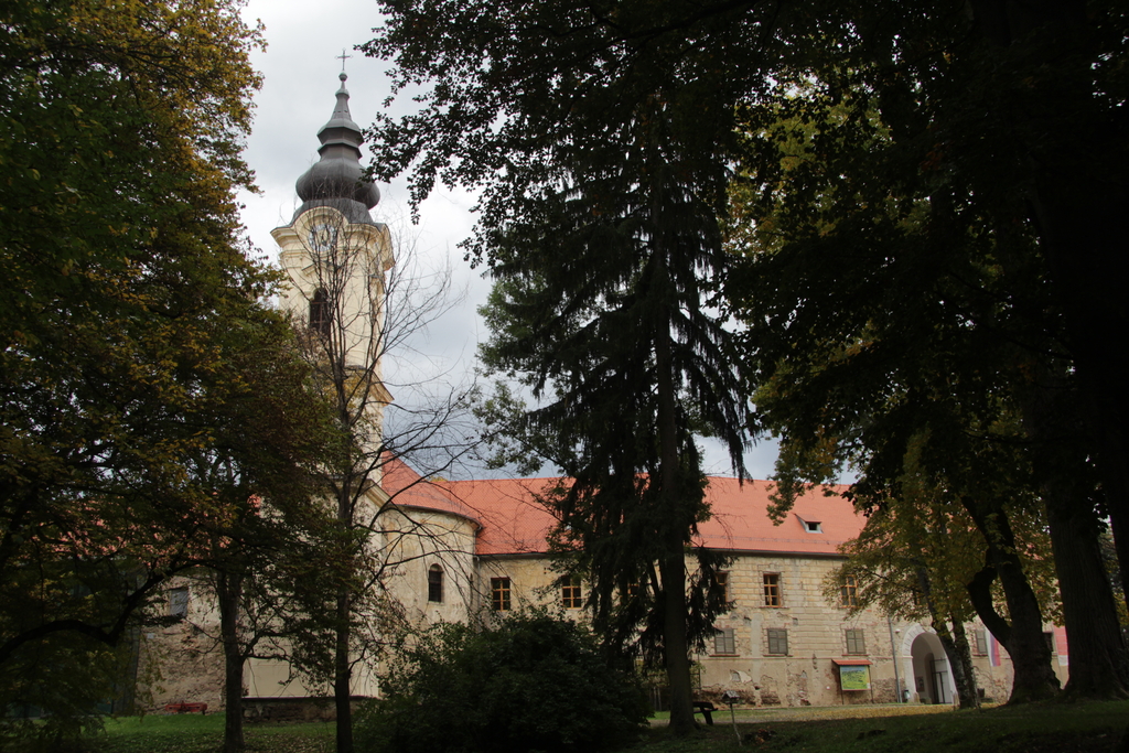 Grad pri Gradu za sedaj ostaja državna last