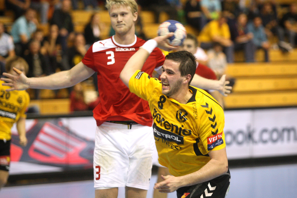 Vajdl si ne meče peska v oči: »Zmaga je nujna!«