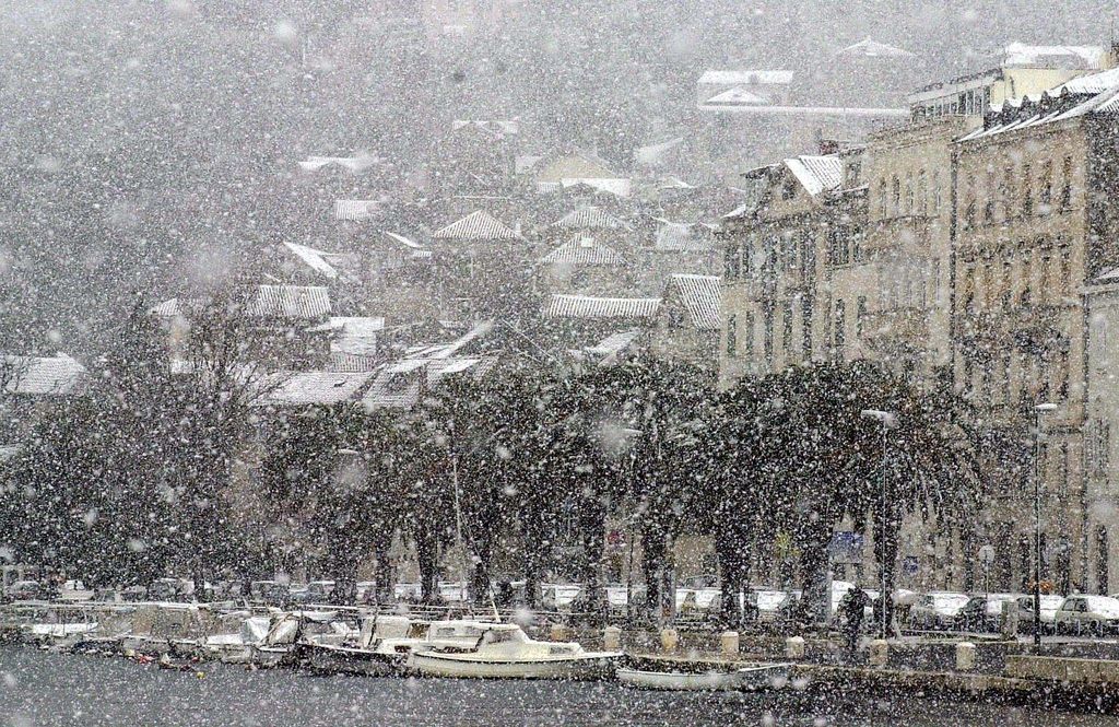 Sneg pobelil notranjost Dalmacije