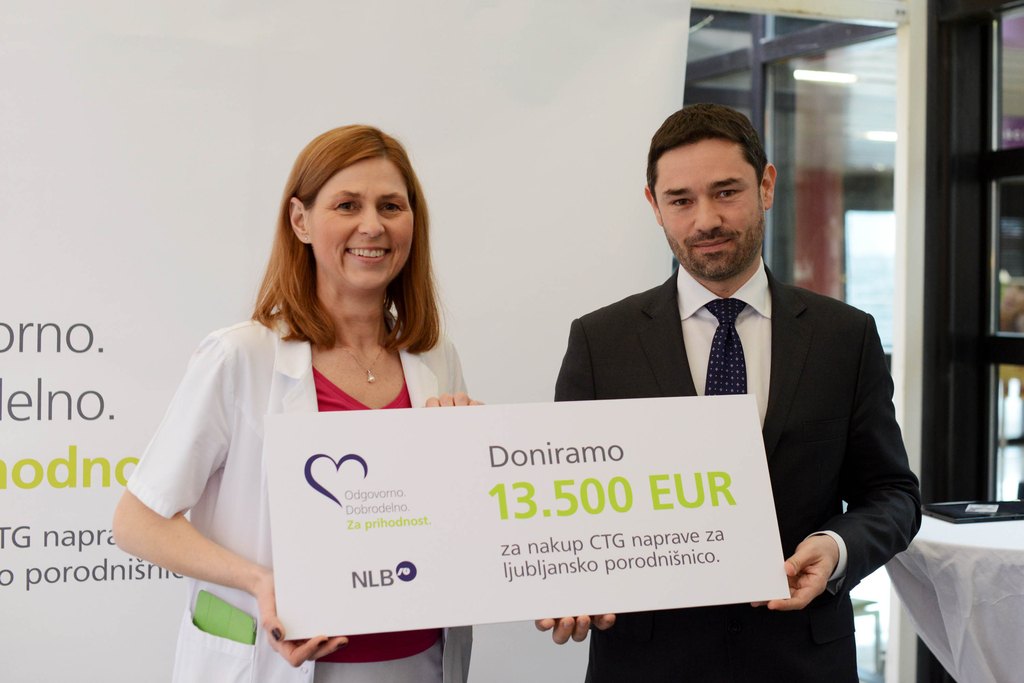 NLB podarila CTG napravo Porodnišnici Ljubljana in za nakup še ene ...