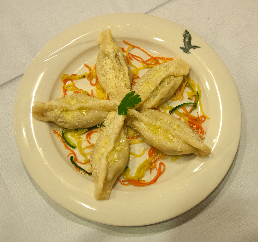 Nedelo izbira: Pri planinskem orlu, Stahovica