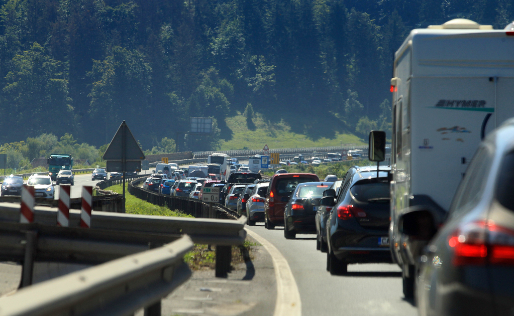 Tudi danes gneče in zastoji na slovenskih cestah