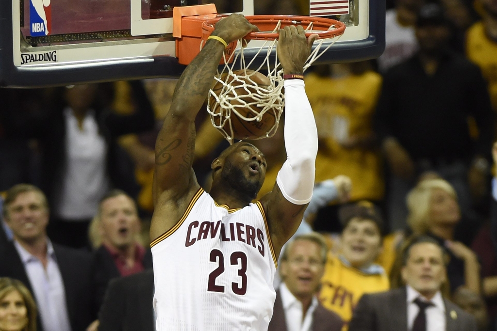 NBA: LeBron dal vetra Torontu (VIDEO)