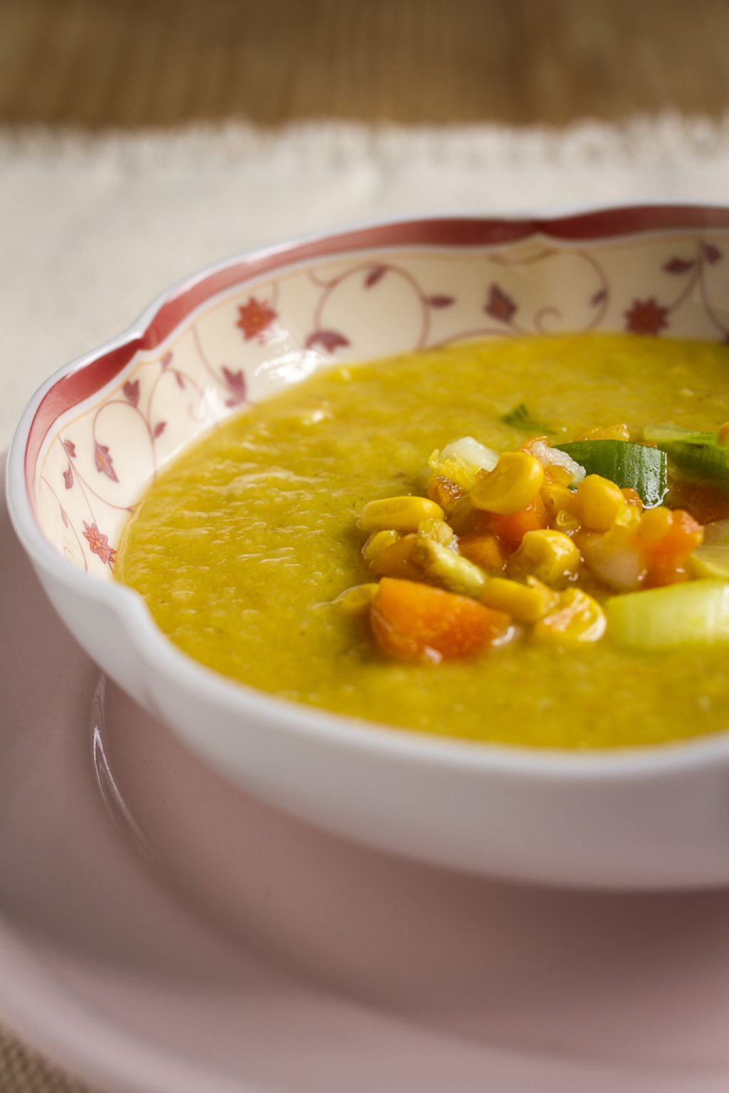 Petkov namig za kosilo: Krepka zelenjavna juha z rdečo lečo