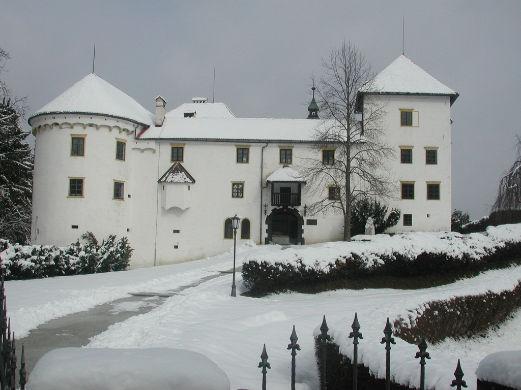 Valvazor in bazen ne bosta v istem zavodu