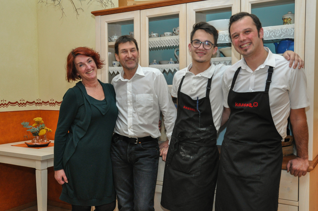 Nedelo izbira: Hiša Krasna, Lokev