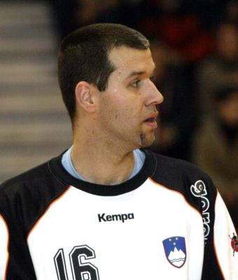 Lapajne slovenski zastavonoša