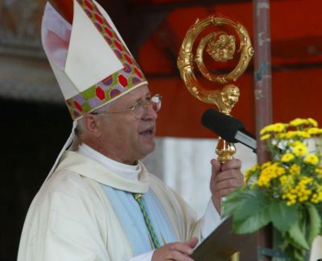 Ob grobovih domobrancev kritično do predsednikov