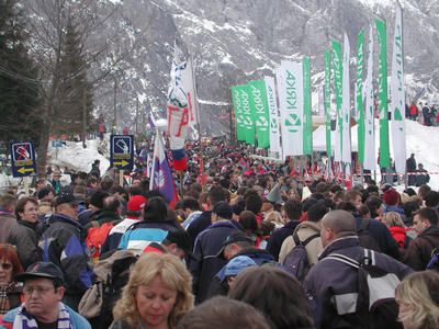 Najlonke in nizke čevlje pustite doma