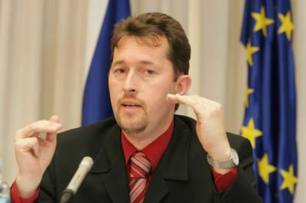 “Birokratski beton počasi popušča”