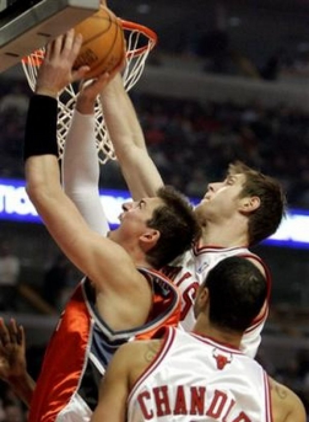 Brezec 20, Nesterovič 12 točk