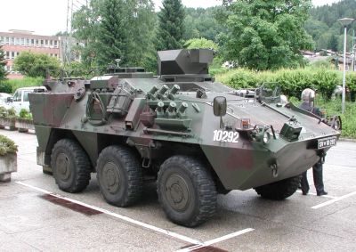 V boj za dobavo oklepnih vozil 8x8