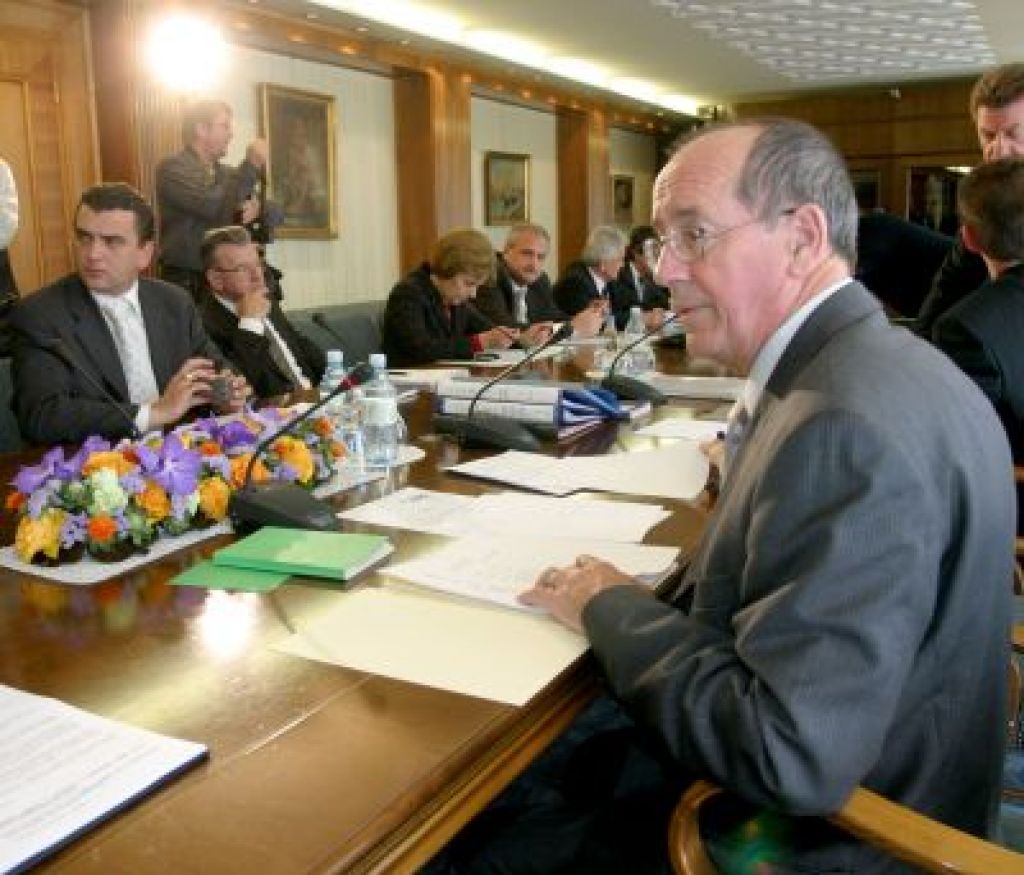 "Ne" za uvedbo poskusne sodniške dobe