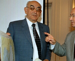 Odmaknite nogo z vrat, pa smo notri