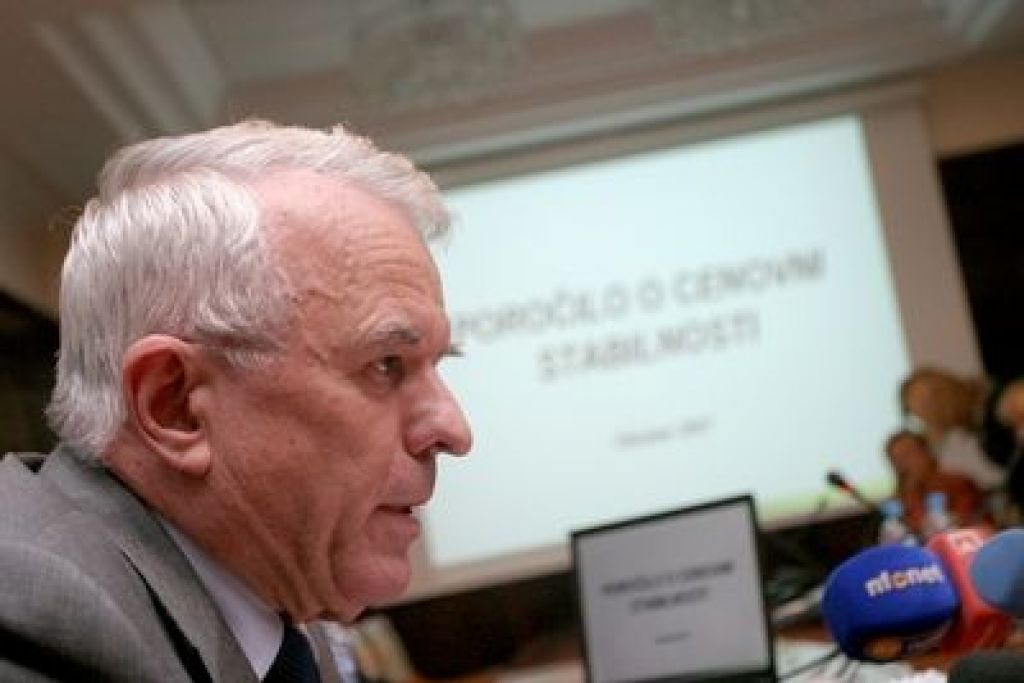 Guverner BS: Slovenija bi lahko šla po poti Grčije, Portugalske, Irske